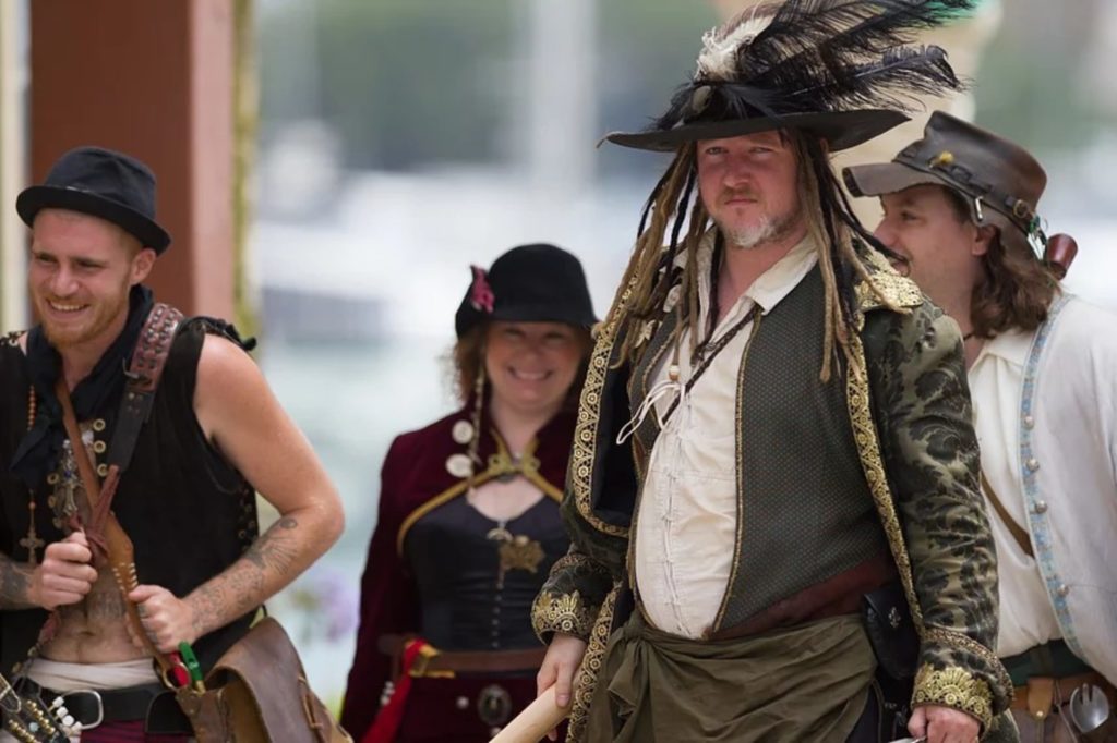 Cutthroat Reef – Pirate Band – Traditional & original drinking songs ...